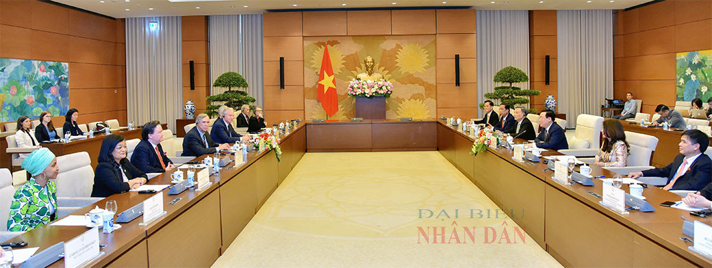 National Assembly Chairman hosts members of US Congress