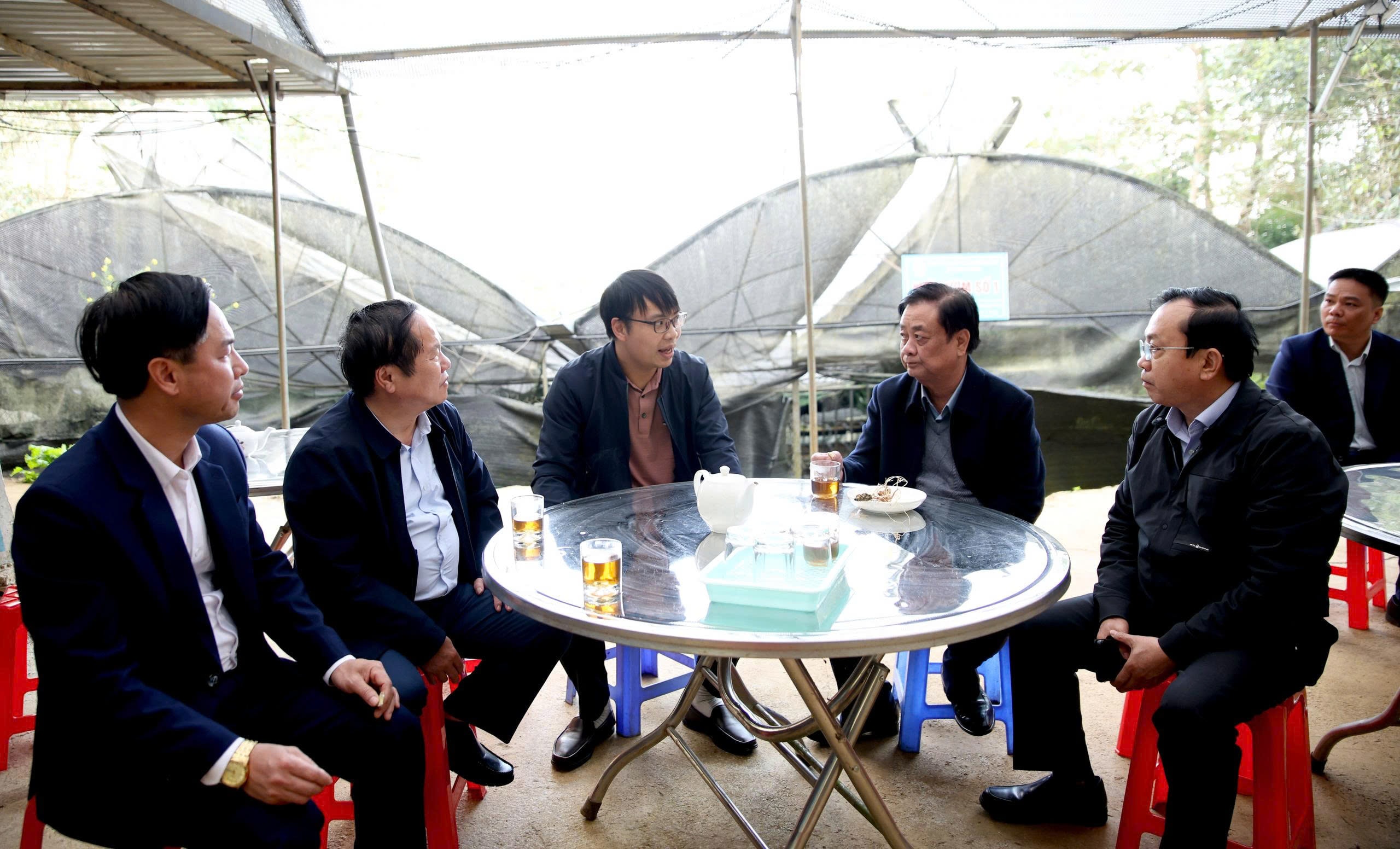 Deputy Speaker of the National Assembly Le Minh Hoan visits a ginseng ...