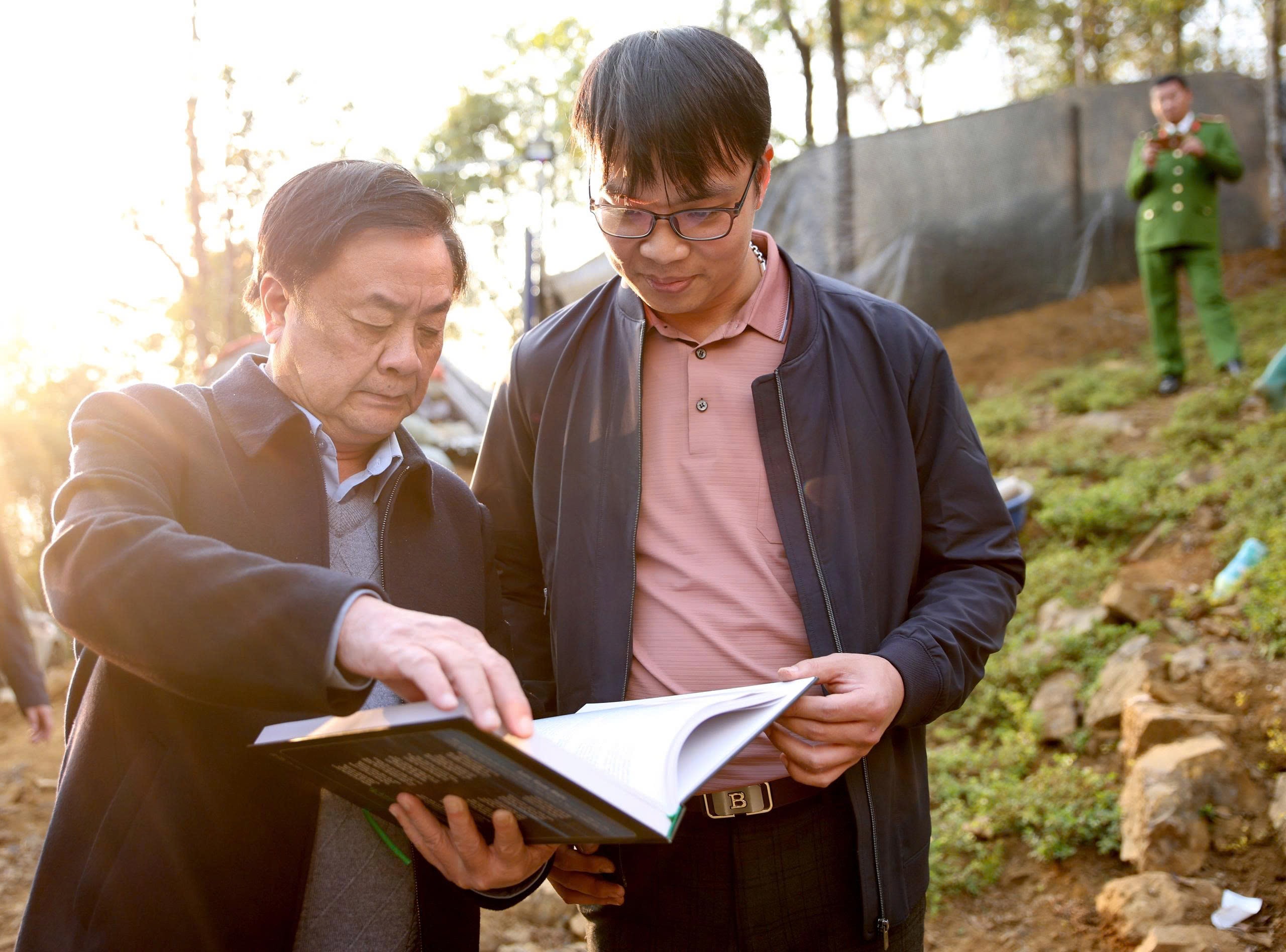 Deputy Speaker of the National Assembly Le Minh Hoan visits a ginseng ...