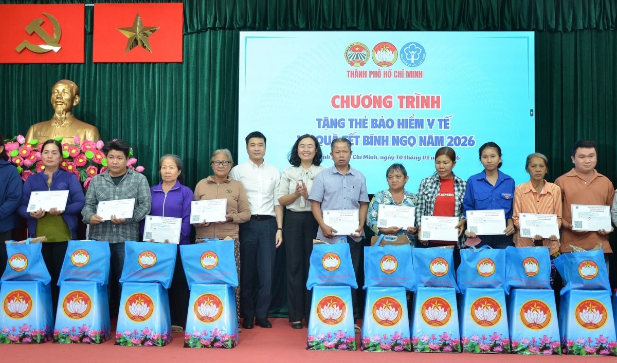 Ho Chi Minh City Social Insurance: Expanding the program of giving away ...