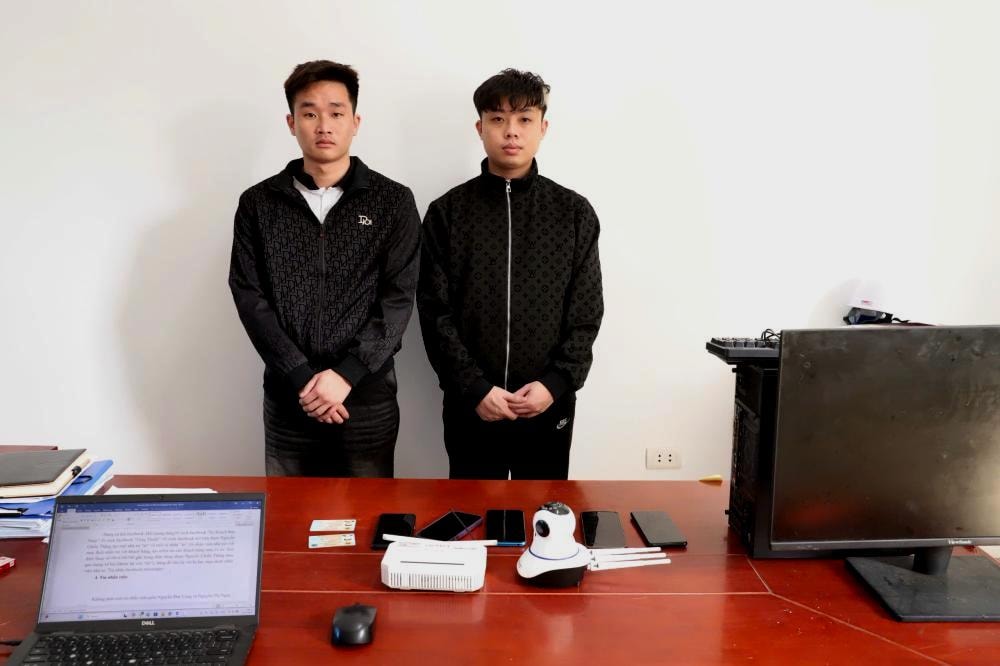 Bắt giữ 2 đối tượng lừa đảo “bán vé xe” trên mạng