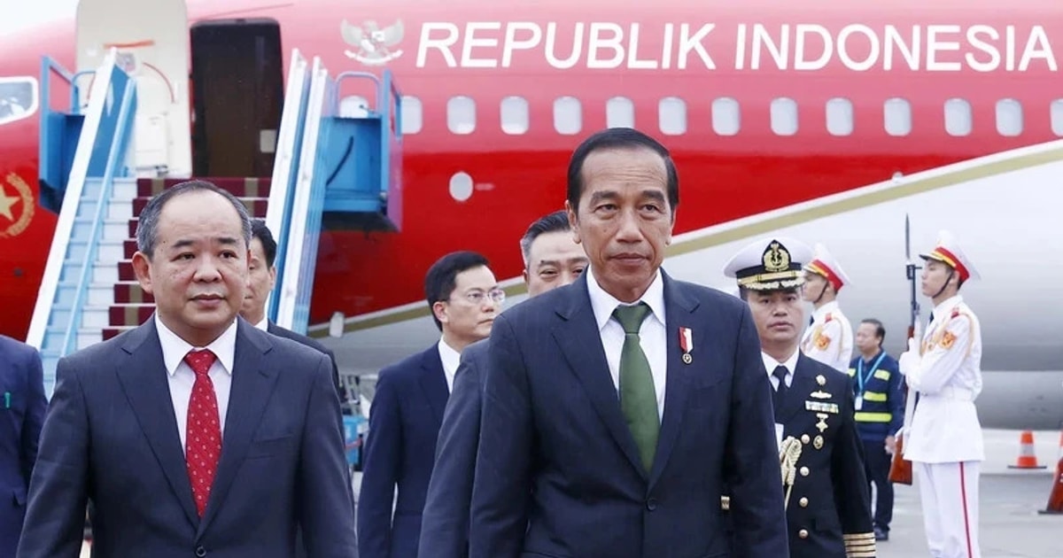 Indonesian President arrives in Hanoi, beginning State visit to Vietnam