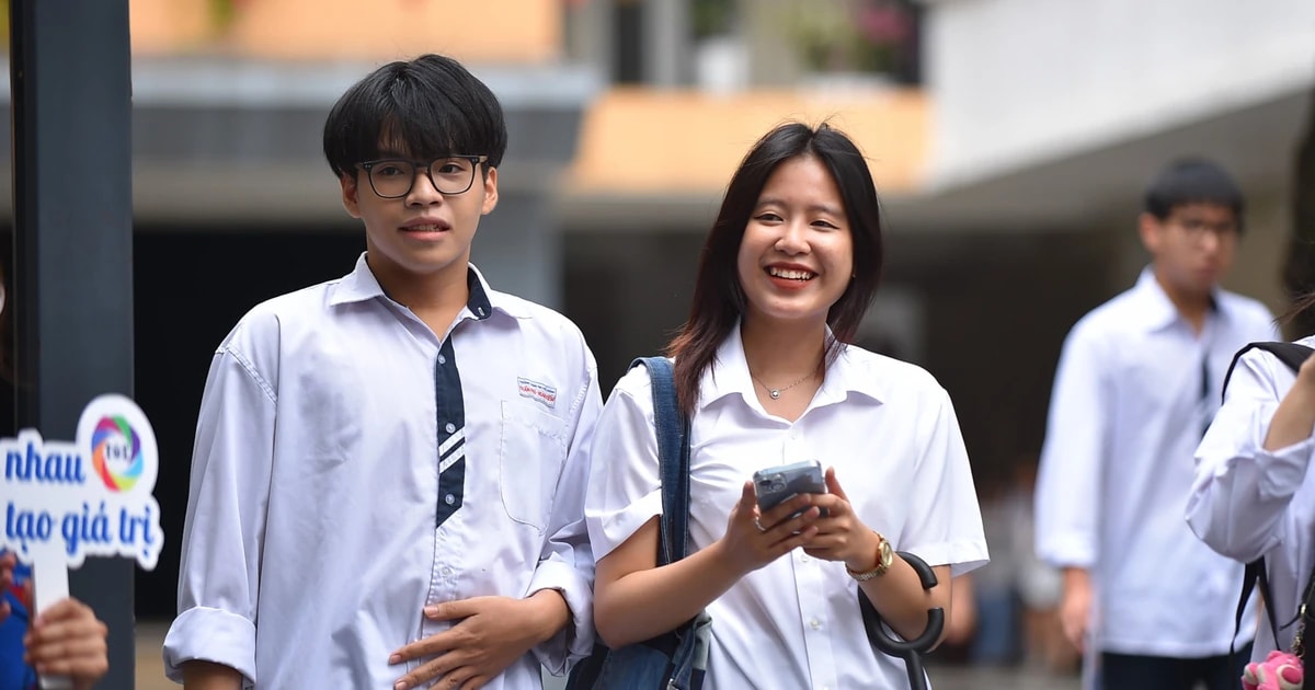 Phổ điểm tổ hợp D01 thi tốt nghiệp THPT: Điểm trung bình là 19,49