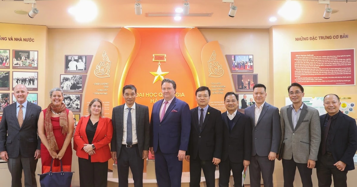 Đại sứ Hoa Kỳ tại Việt Nam Marc Evans Knapper thăm Đại học Quốc gia Hà ...