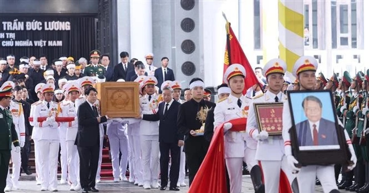 Memorial service held for former State President Tran Duc Luong