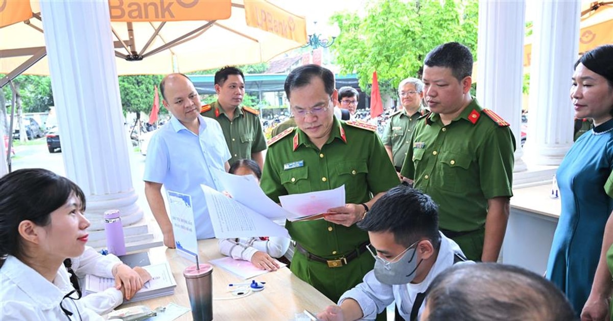Thứ trưởng Bộ Công an Nguyễn Văn Long kiểm tra công tác bảo đảm dịch vụ ...