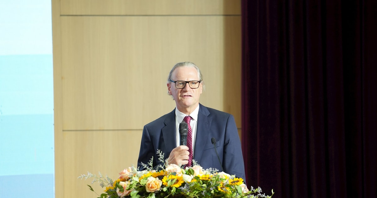 GS. Jonathan Wolff - Chủ tịch Viện Triết học Hoàng gia Anh chia sẻ về ...