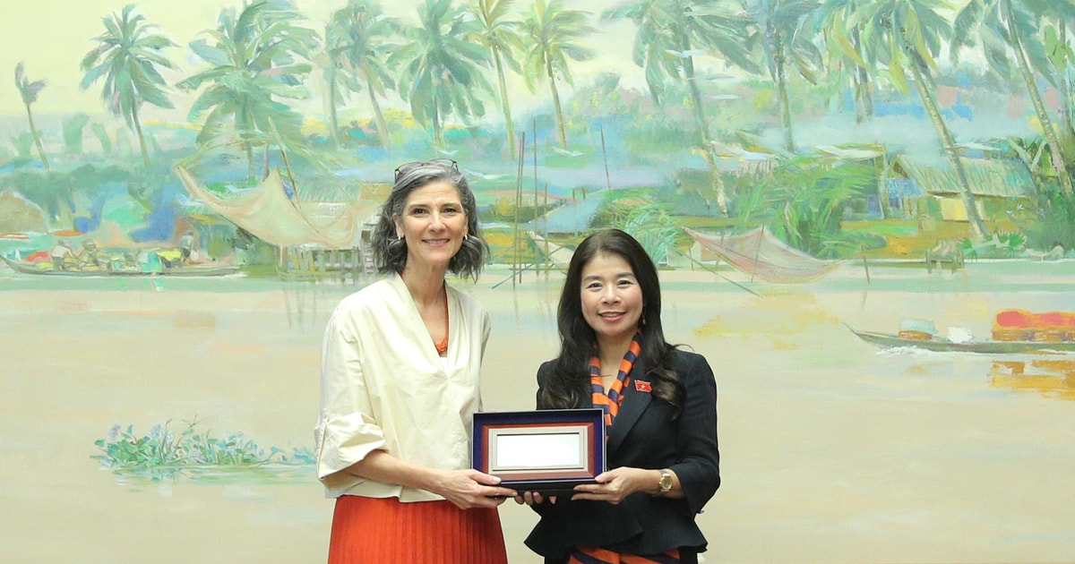 Phó Chủ nhiệm Văn phòng Quốc hội Lê Thu Hà tiếp Trưởng Đại diện thường ...