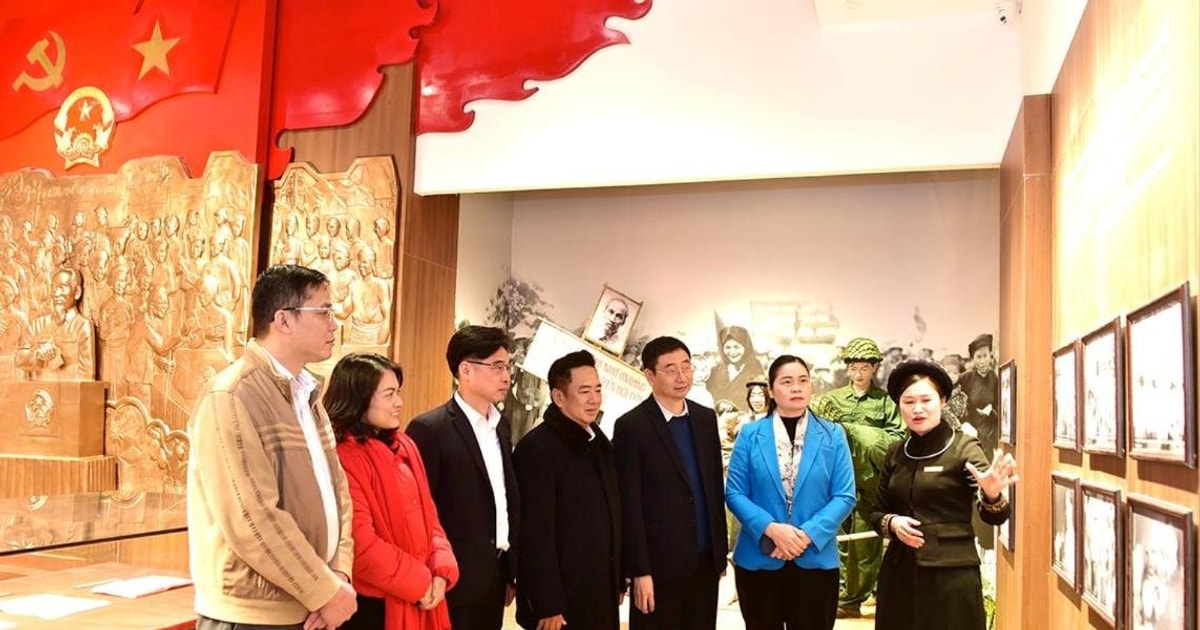 Chi bộ Vụ Dân tộc tổ chức về nguồn và trao tặng quà Tết tại Tuyên Quang